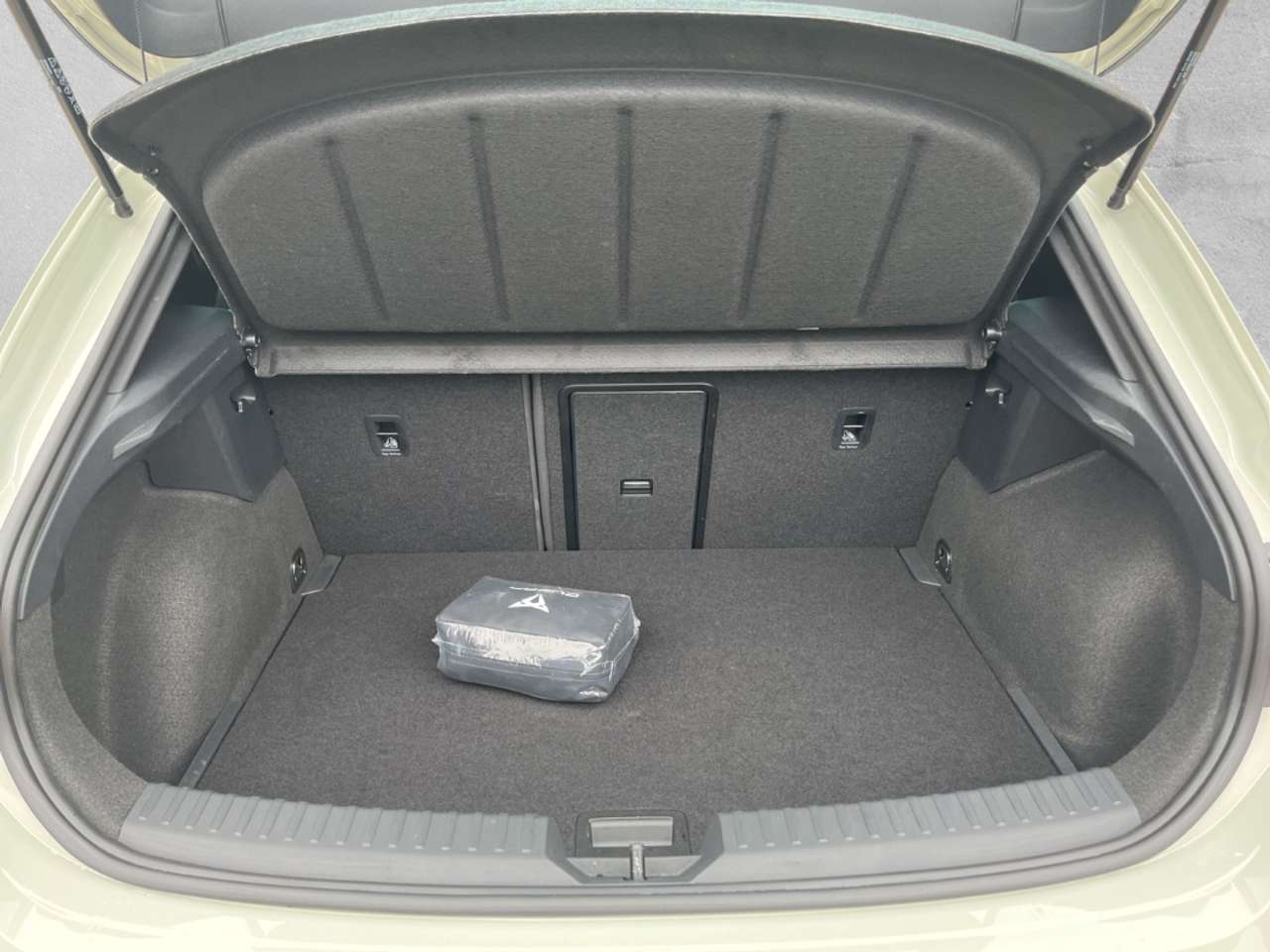Cupra Cupra Leon 1.5 eTSI DSG Sennheiser DCC Matrix LED ACC KAMERA de ...
