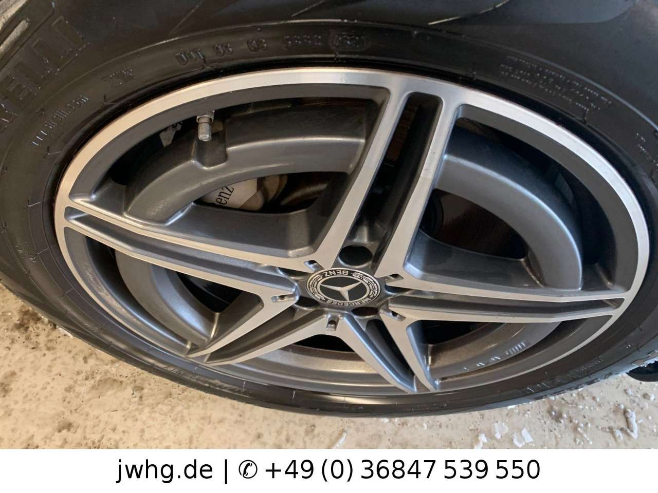 Mercedes EQC 400 400 4M AMG-Line Distronic 360°Kam Glasdach de 2021 ...