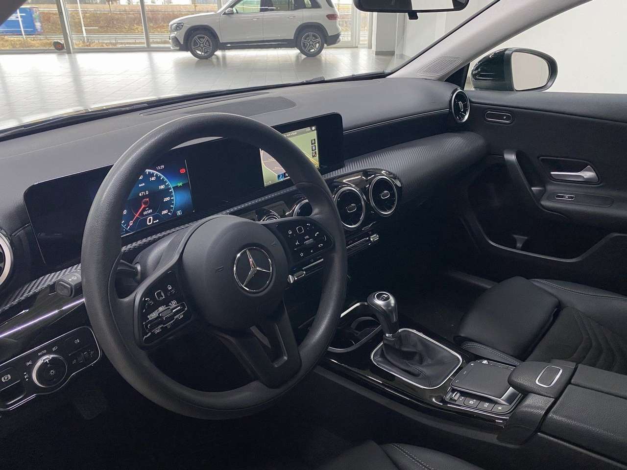 Mercedes A 180 d STYLE+MBUX NAVI+PARKTRONIC+SHZG+SPUR de 2020, 68 567 ...