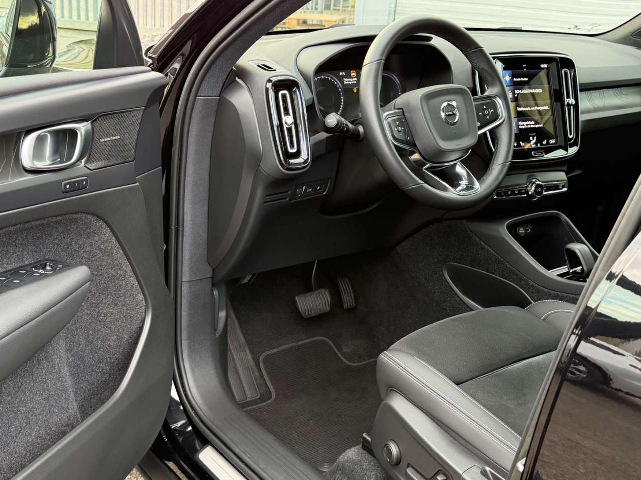 Volvo XC40 Ultimate Dark Recharge MEGA-VOLL Neuwertig! de 2022, 42 700 ...