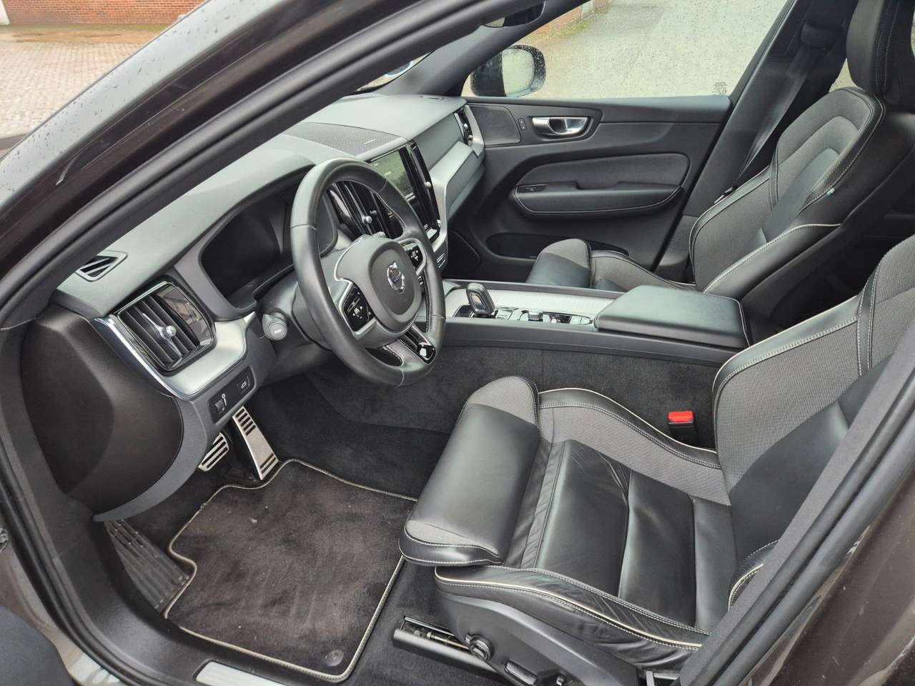 Volvo XC60 R-Design AWD de 2021, 101 500 km, Diesel, occasion Allemagne ...