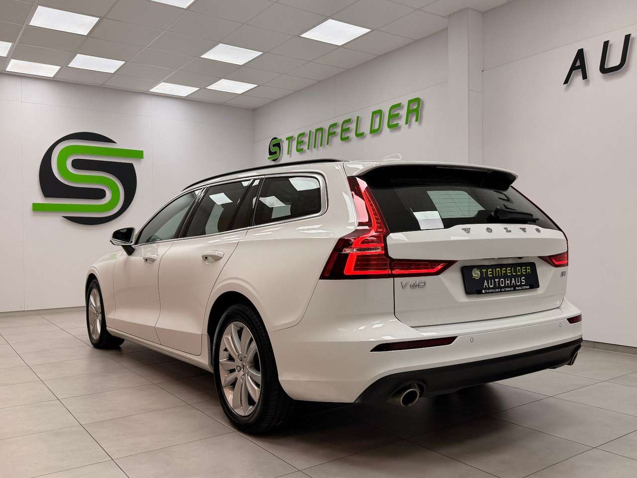Volvo V60 Kombi Momentum Pro KAMERA / SPUR / ACC de 2021, 105 150 km ...
