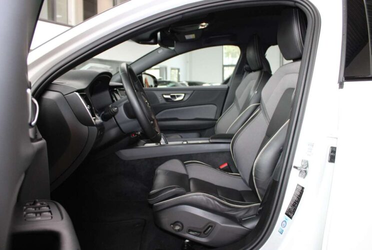 Volvo S60 2.0 T *R DESIGN SPORT EXKLUSIV* BLACK-PAKET! de 2022, 111 000 ...