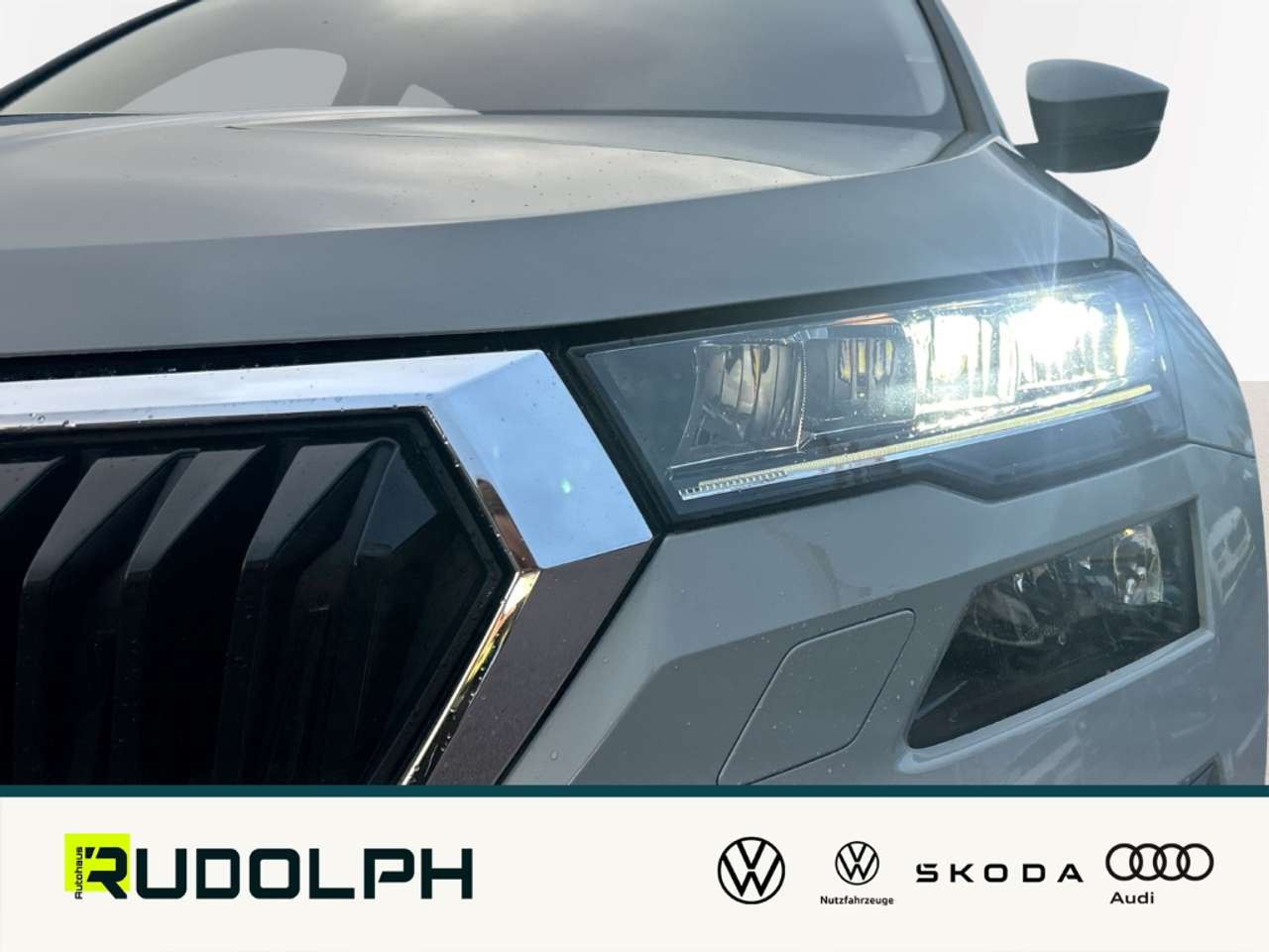 Skoda Karoq Tour 2.0 TDI SCR 6-Gang LED Shz Kessy DAB 1.Hand de 2022 ...